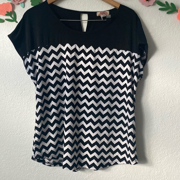 Ivy Ridge | Tops | Quick Listed Ivy Ridge Zig Zap Blouse | Poshmark